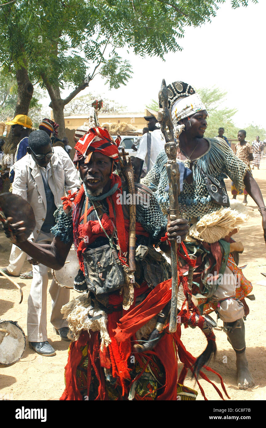 Establishment of the new chief of village of Kokemnoure. The warlike ...
