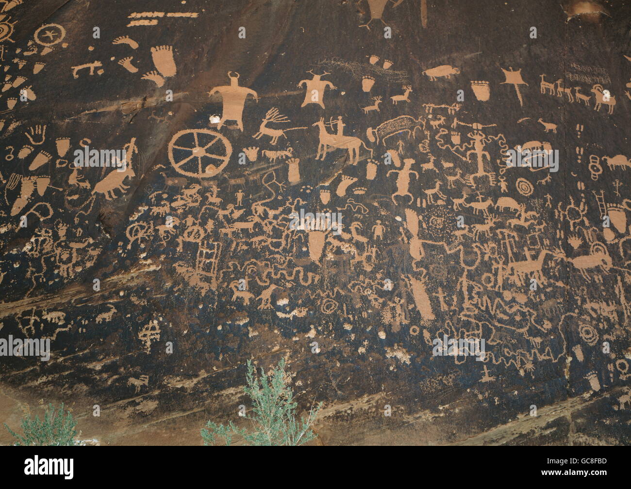 prehistory, petroglyphs, Newspaper Rock, 500 BC - 1500 AD, Canyonlands ...