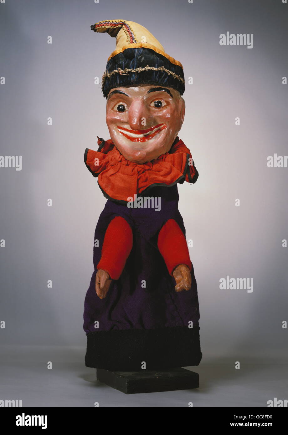 Hand puppet paper hi-res stock photography and images - Alamy
