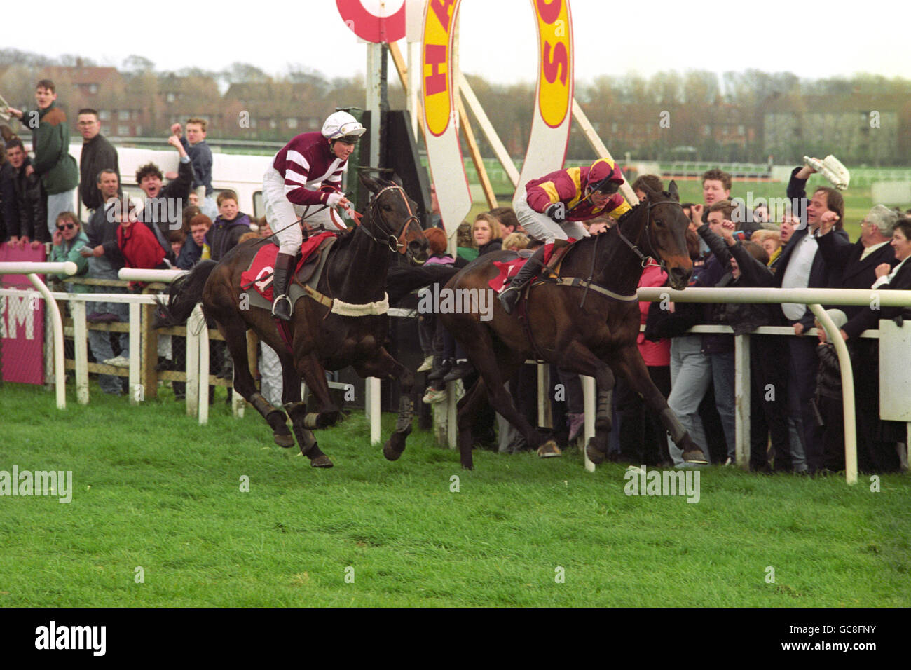 Lady jockey gee armytage l hi-res stock photography and images - Alamy