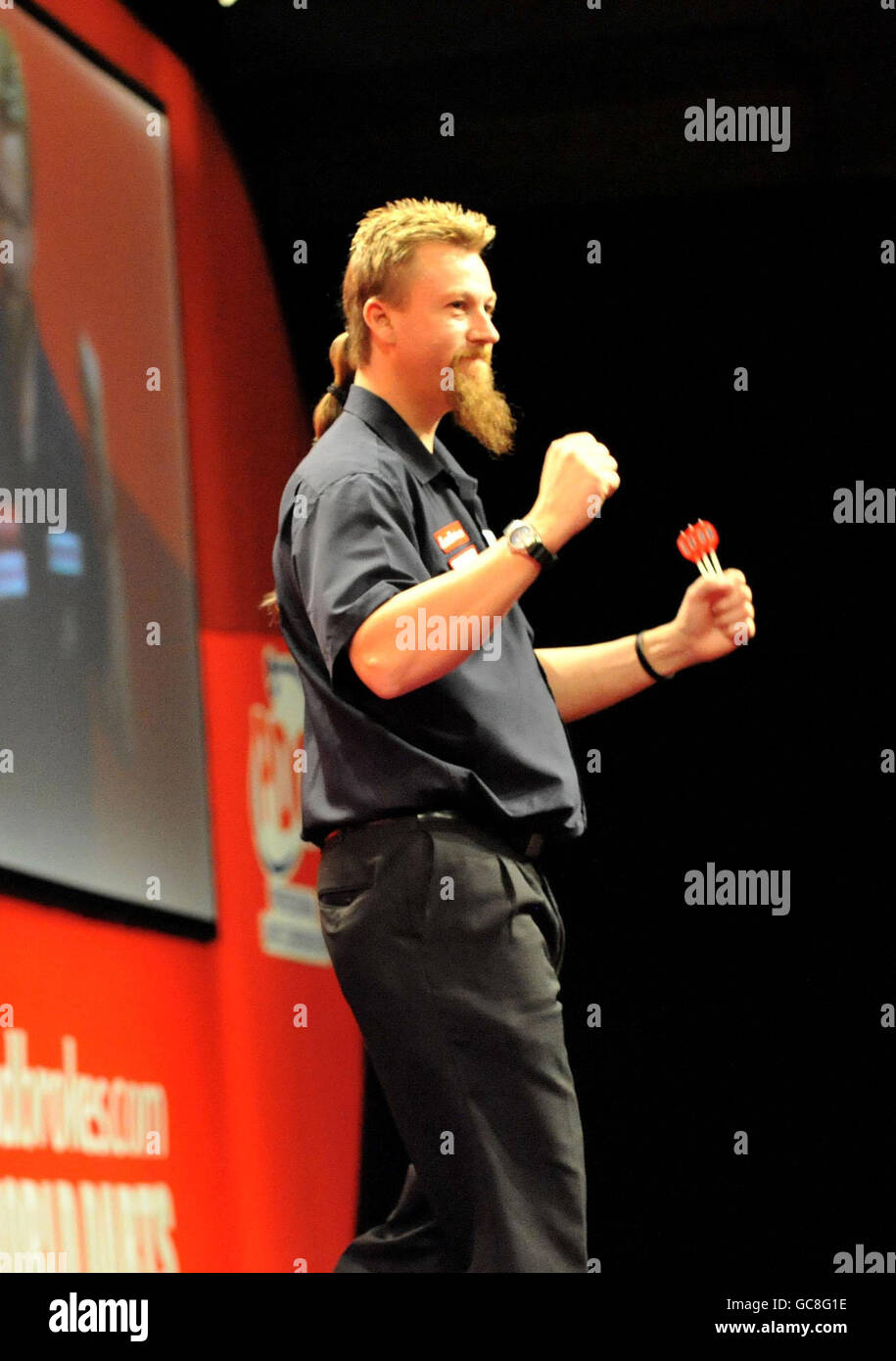 Australia's Simon Whitlock celebrates winning his match against UK's ...