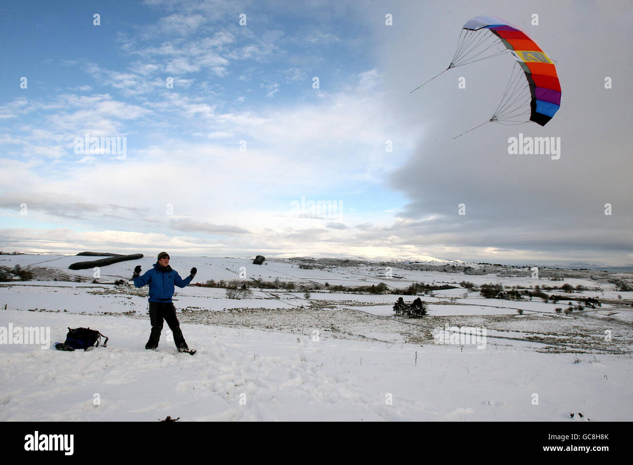 Flying tethered aircraft hi-res stock photography and images - Alamy