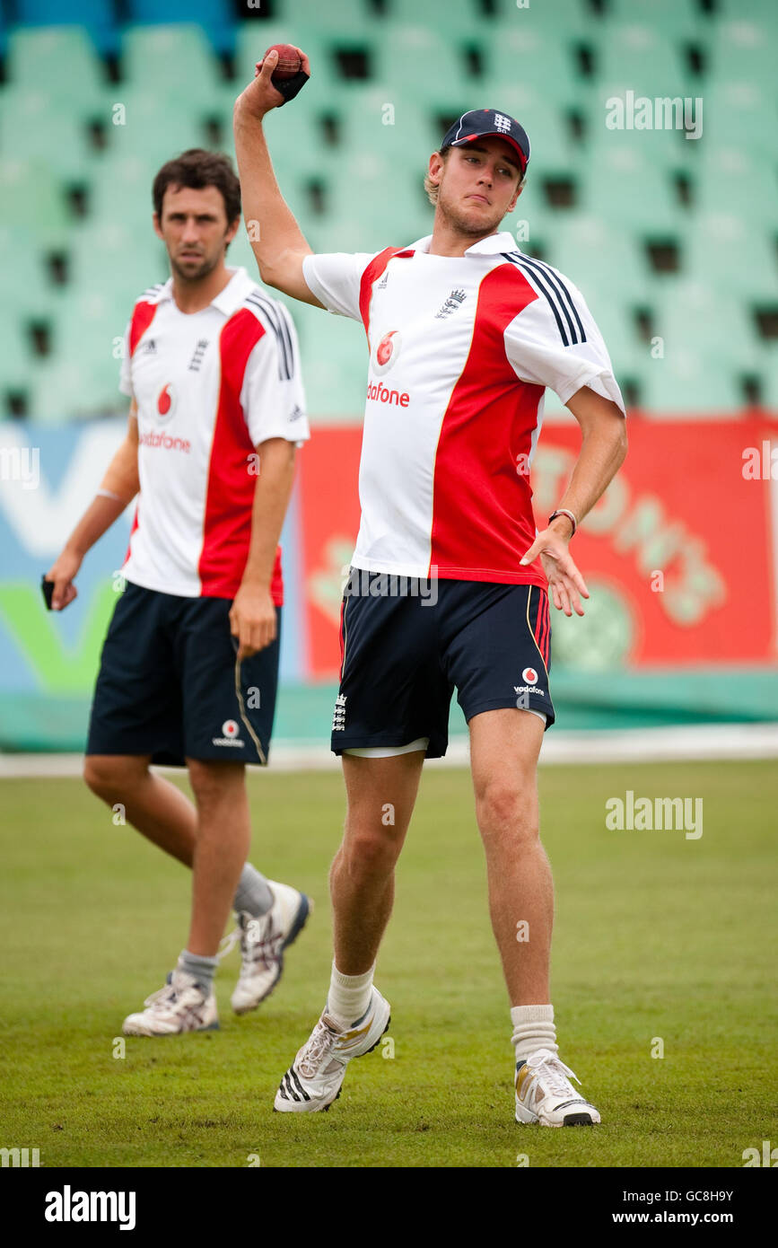 Onions in nets hi-res stock photography and images - Alamy