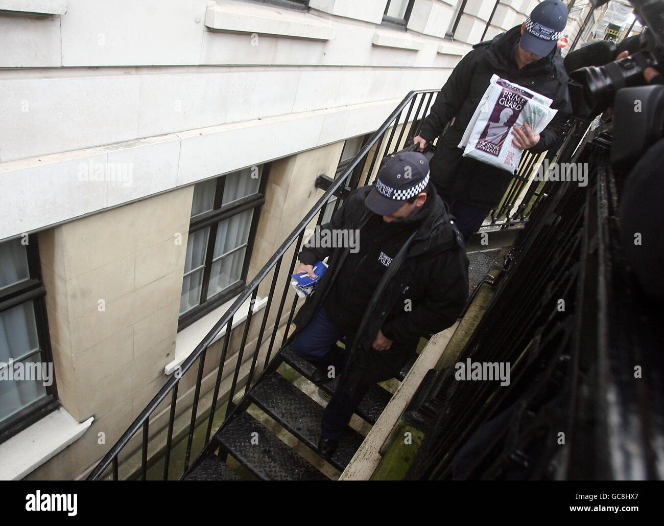 Police enter via back door at building in mansfield street hi-res stock ...