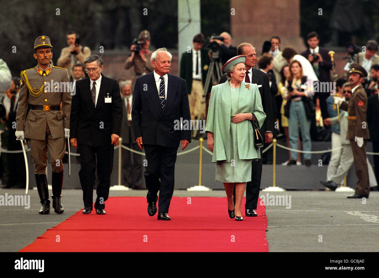 THE QUEEN, THE DUKE OF EDINBURGH AND PRESIDENT OF HUNGARY, MR GONCZ, IN ...