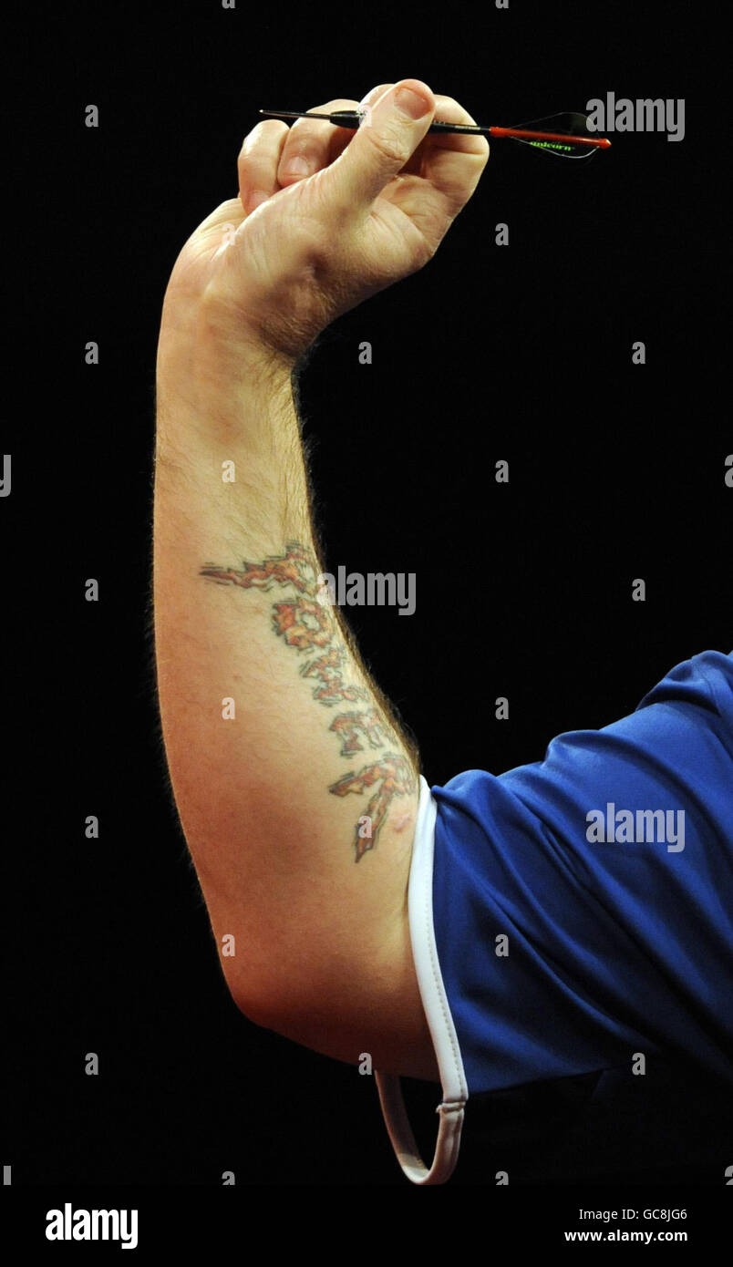 Phil taylors arm ladbrokes com world darts championship alexandra ...