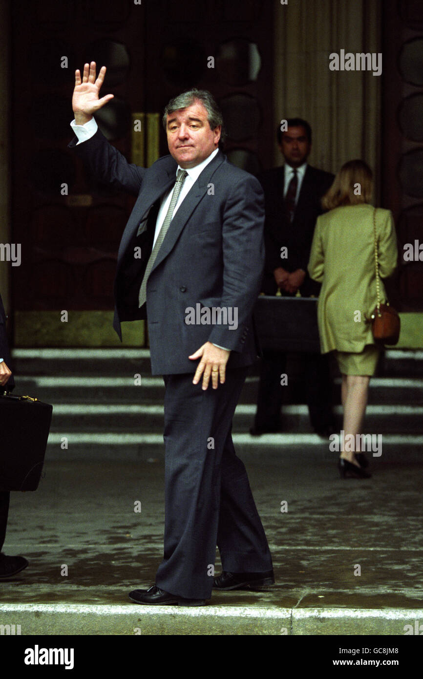 Terry venables arriving at the high court in london hi-res stock ...