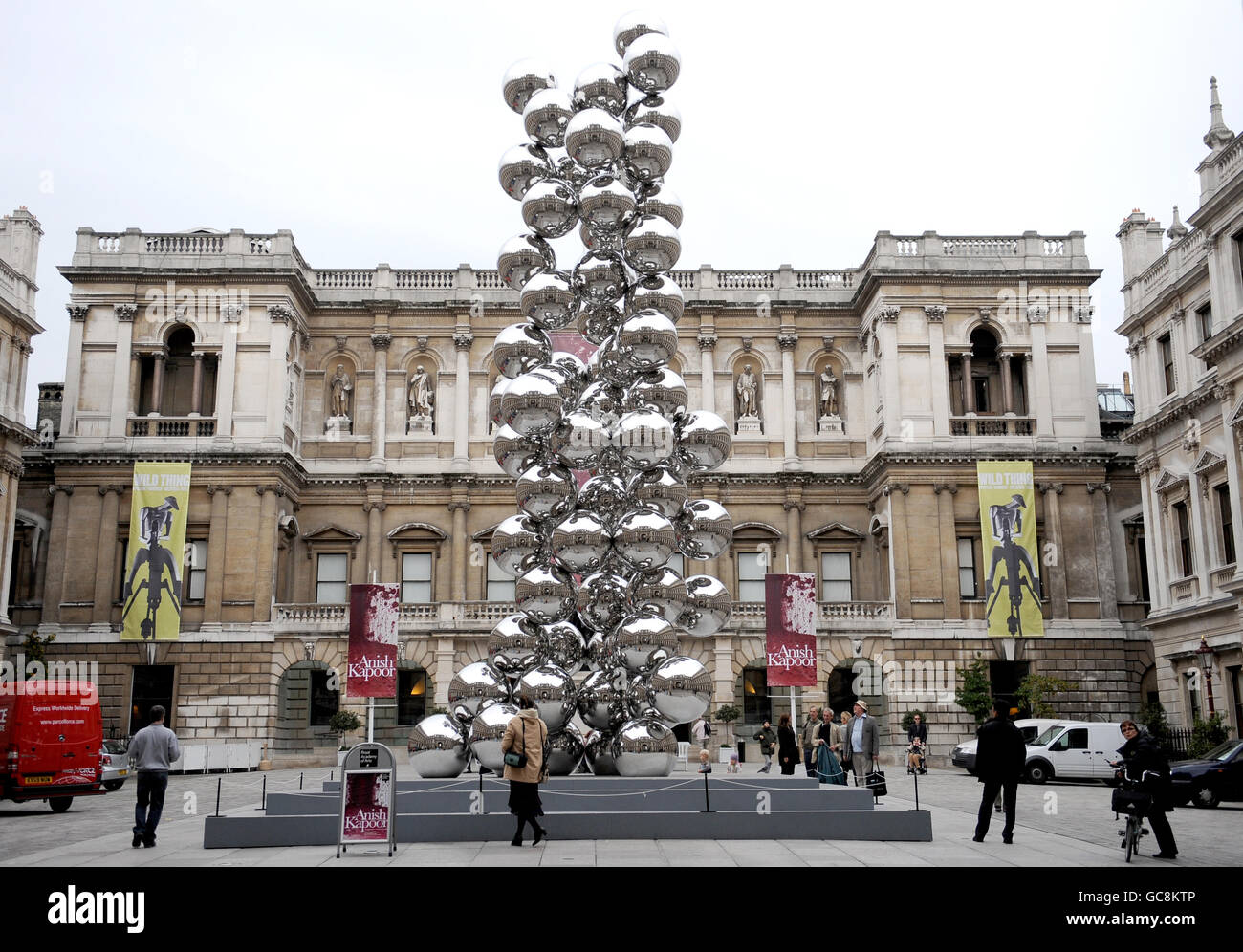 Anish Kapoor Sculpture Stock Photo - Alamy