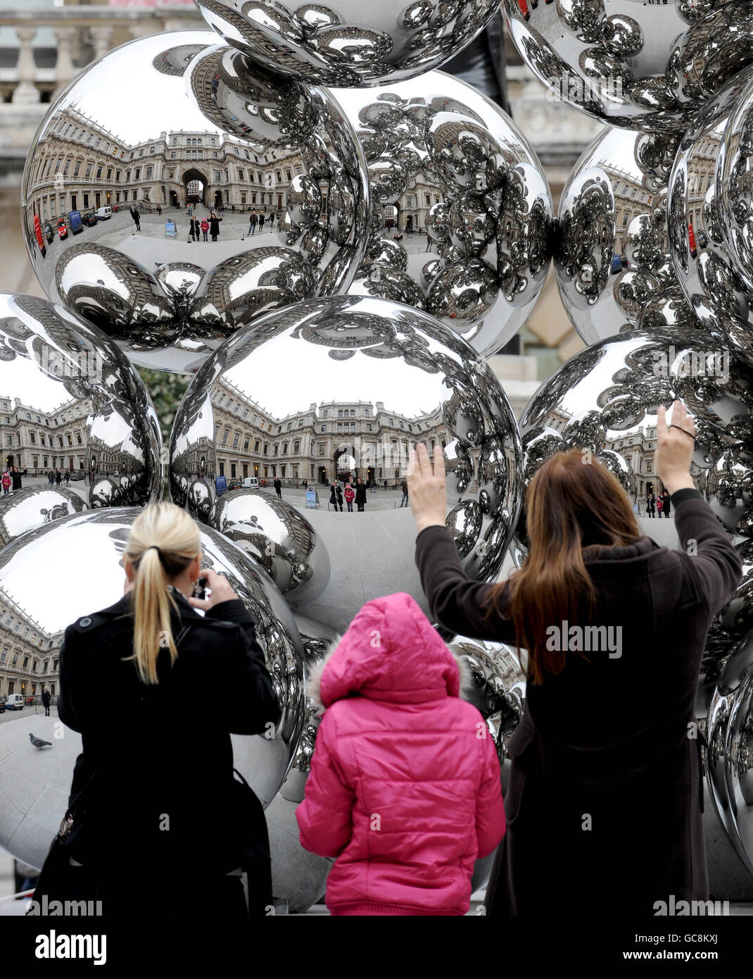 Anish Kapoor Sculpture Stock Photo - Alamy