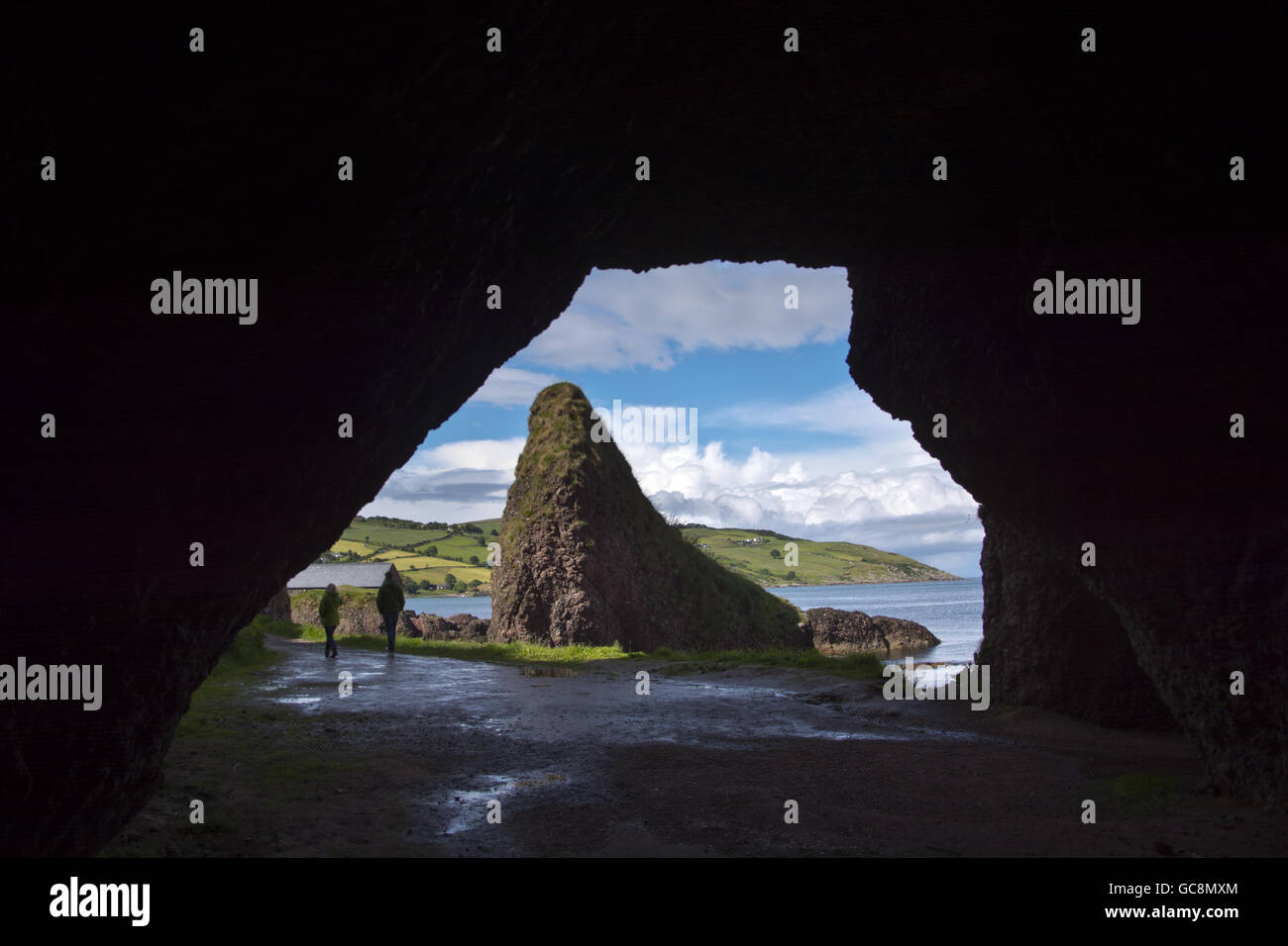 Cushendun caves , northern ireland hi-res stock photography and images ...