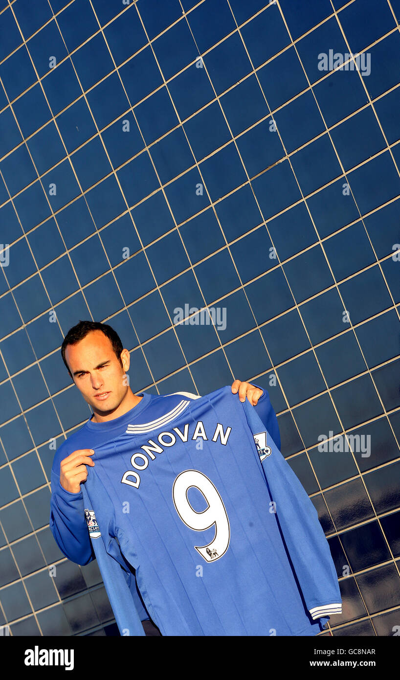 Football landon donovan signing datacoapplies hi-res stock photography ...