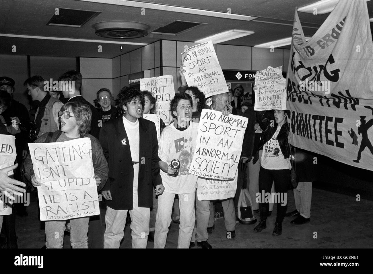 Arrivals hall Black and White Stock Photos & Images - Alamy