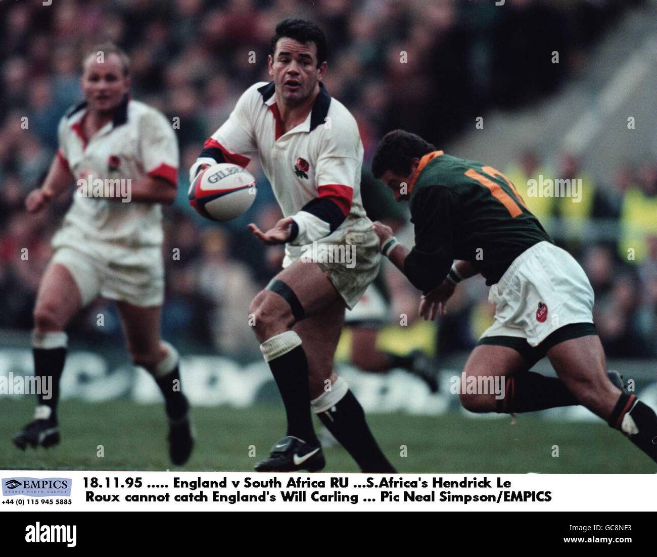 18.11.95, England v South Africa RU, S.Africa's Hendrick Le Roux cannot ...