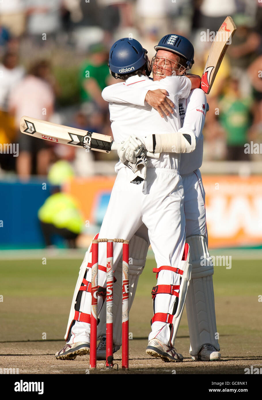 England's Graeme Swann celebrates with Graham Onions after drawing ...