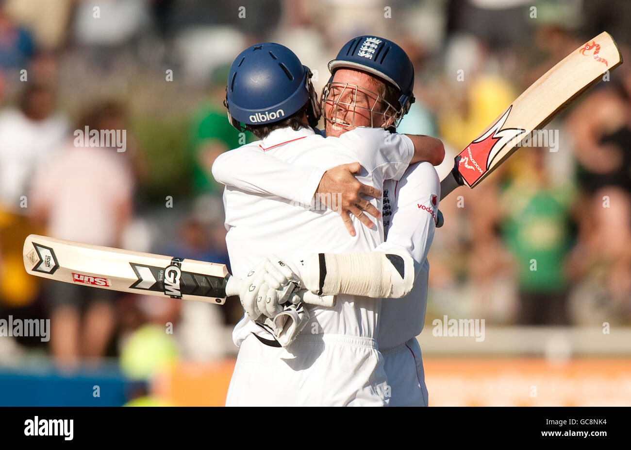 England's Graeme Swann celebrates with Graham Onions after drawing ...