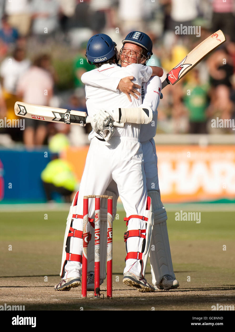 England's Graeme Swann celebrates with Graham Onions after drawing ...
