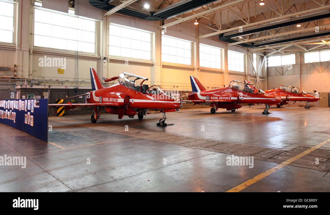 Red Arrows Hawks in a hanger at RAF Scampton, in Lincolnshire Stock ...