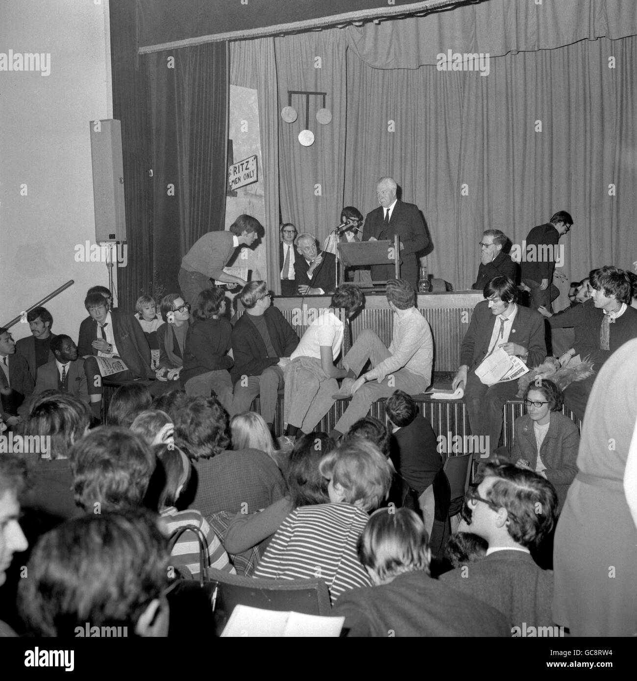 1968 protest students hi-res stock photography and images - Alamy