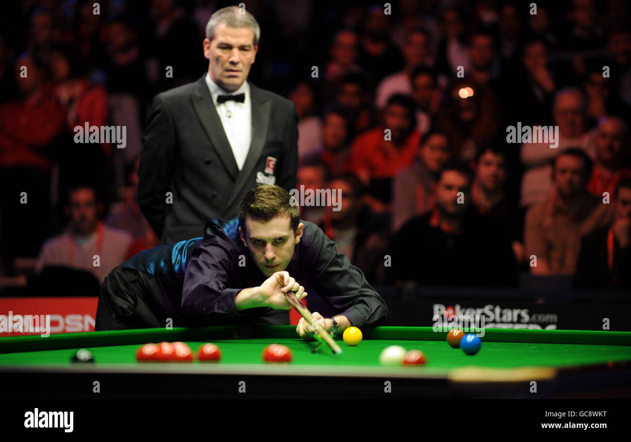 Ronnie Osullivan The Final Of The Masters At Wembley Arena Hi Res Stock