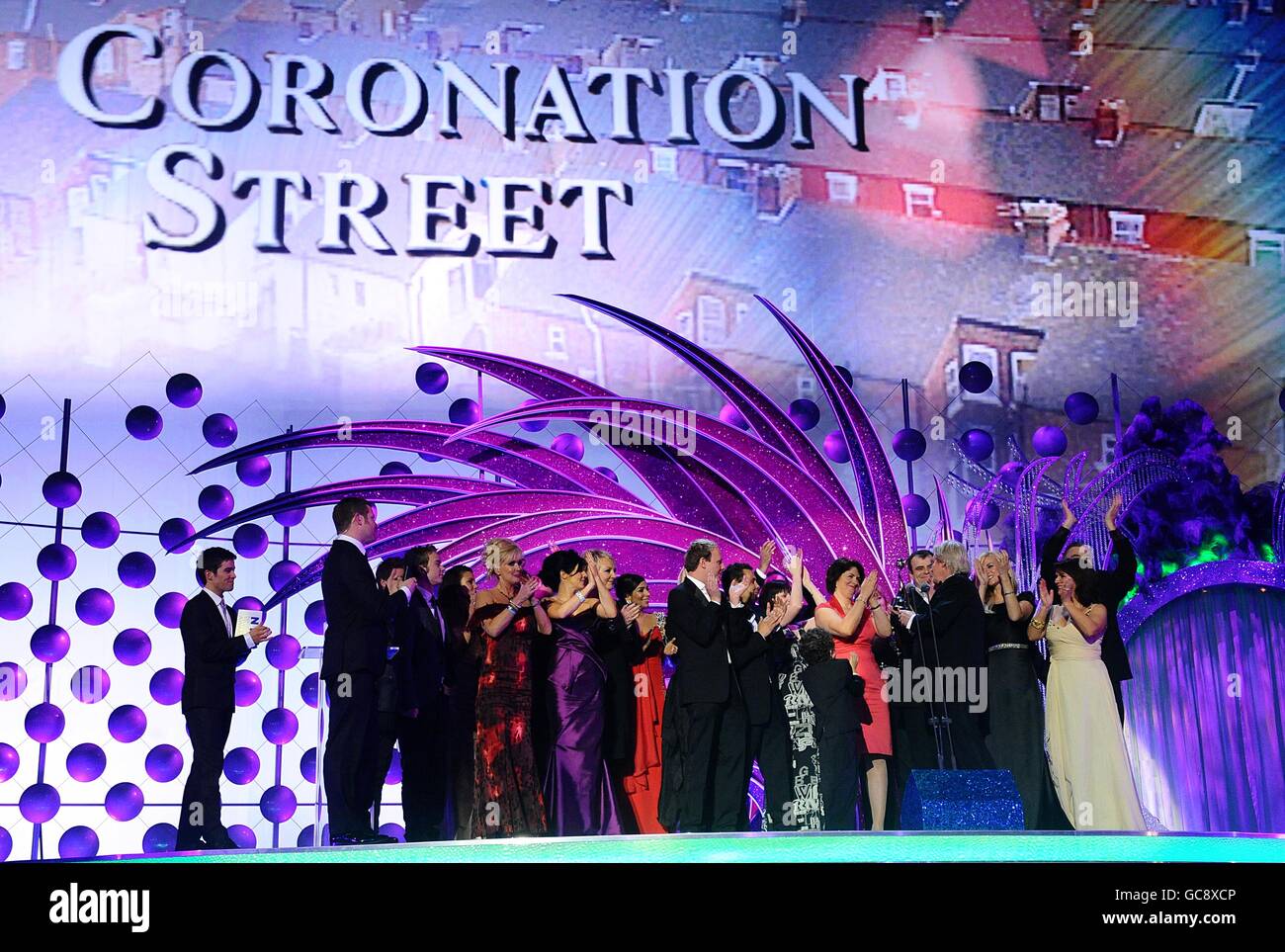 Members of the Coronation Street cast collect the best Serial Drama ...