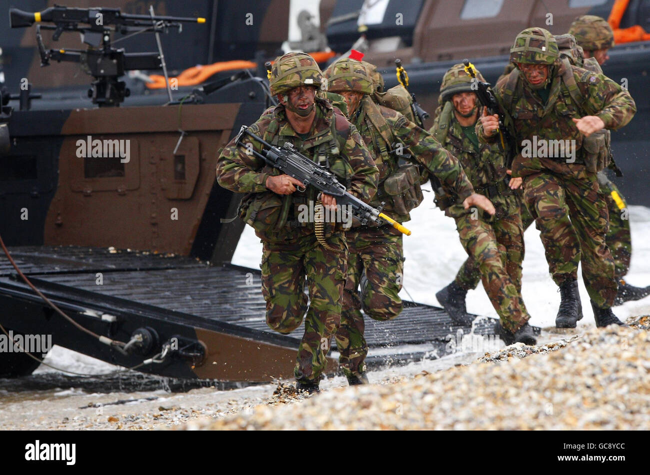 42 Commando Royal Marines storm the beach at Browndown near Lee on ...
