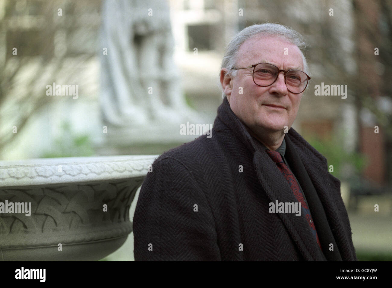 Head shoulders edwardwoodwardobit hi-res stock photography and images ...