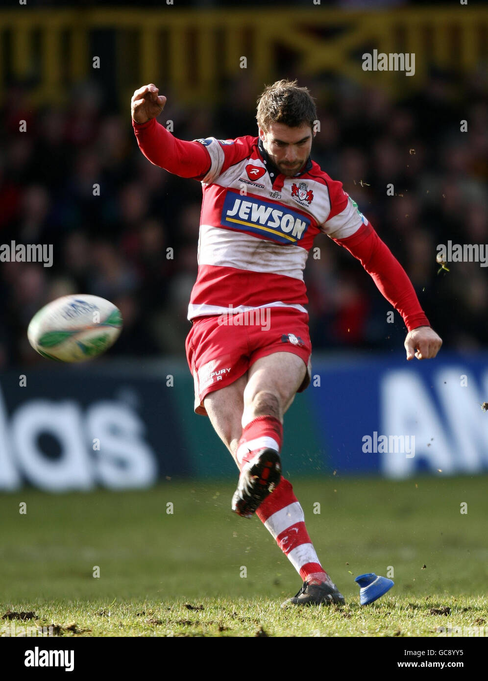 Rugbyu dragons full length kicking mangms hi-res stock photography and ...