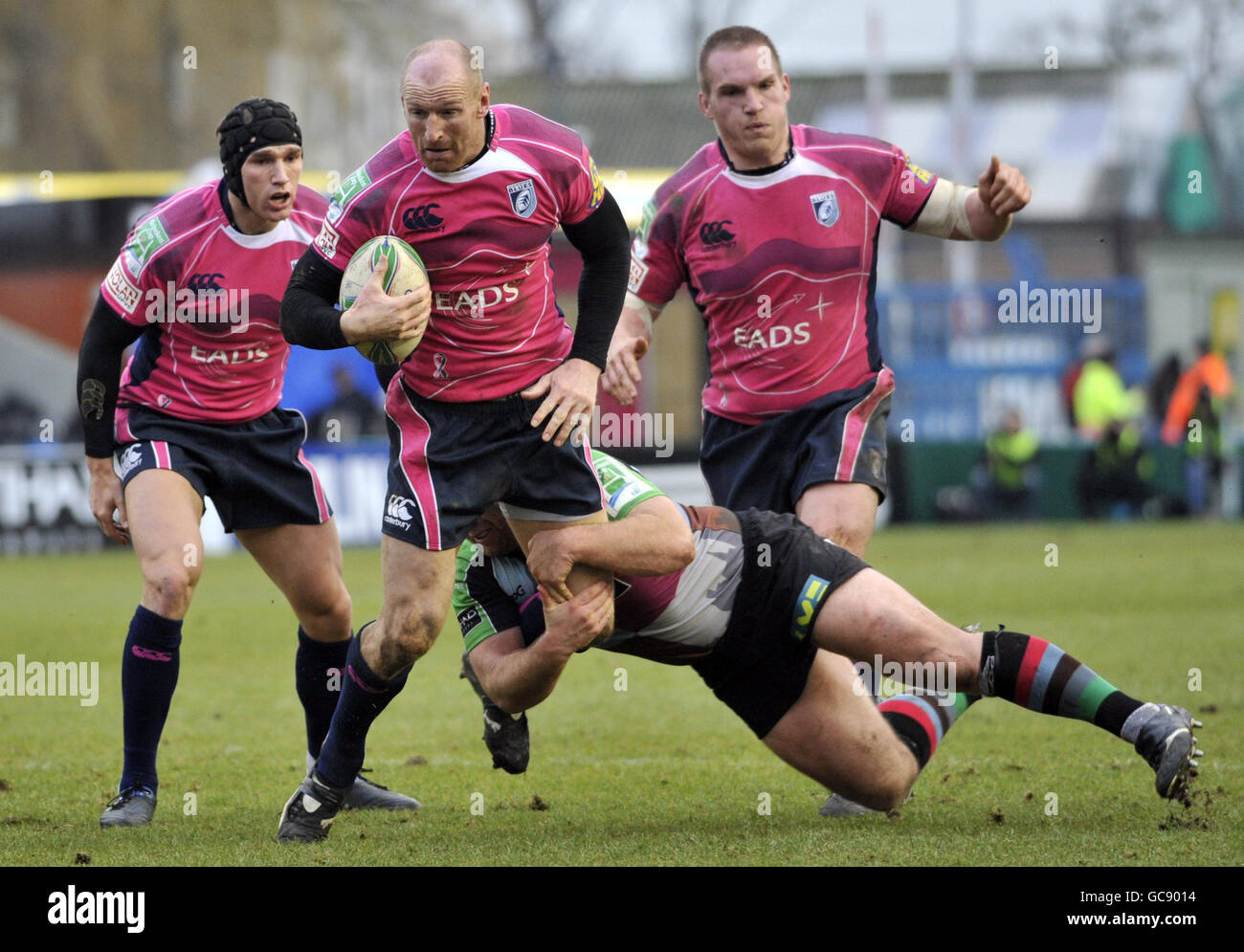 Rugbyu harlequins lphli full length tackling mangrr hi-res stock ...