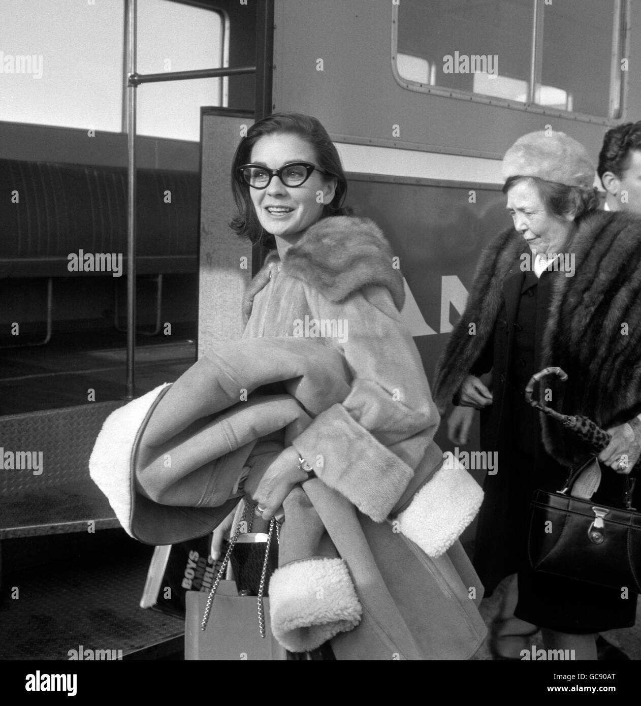 Film actress Jean Simmons on arrival at London Airport today (Monday ...