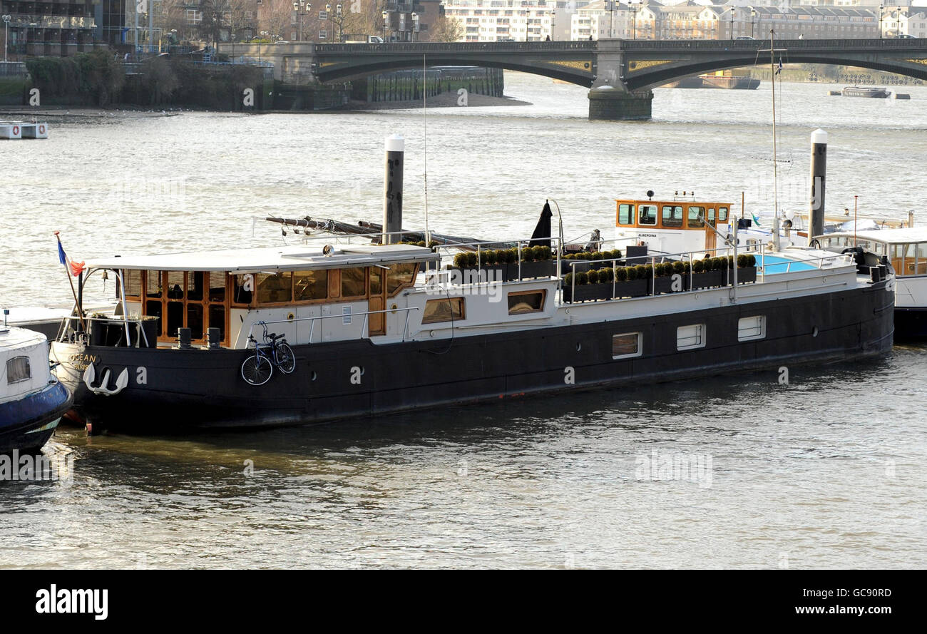 Luxury houseboat Ocean moored on the river Thames, near Albert Bridge ...