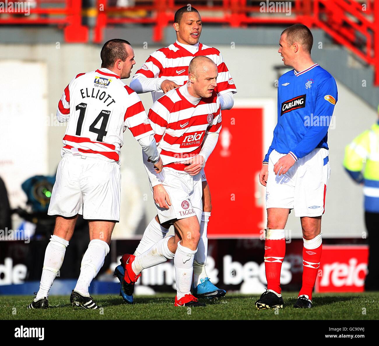 Football on centre spot hi-res stock photography and images - Alamy
