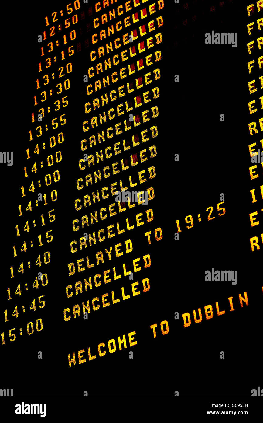 Flight disruption notice hi-res stock photography and images - Alamy