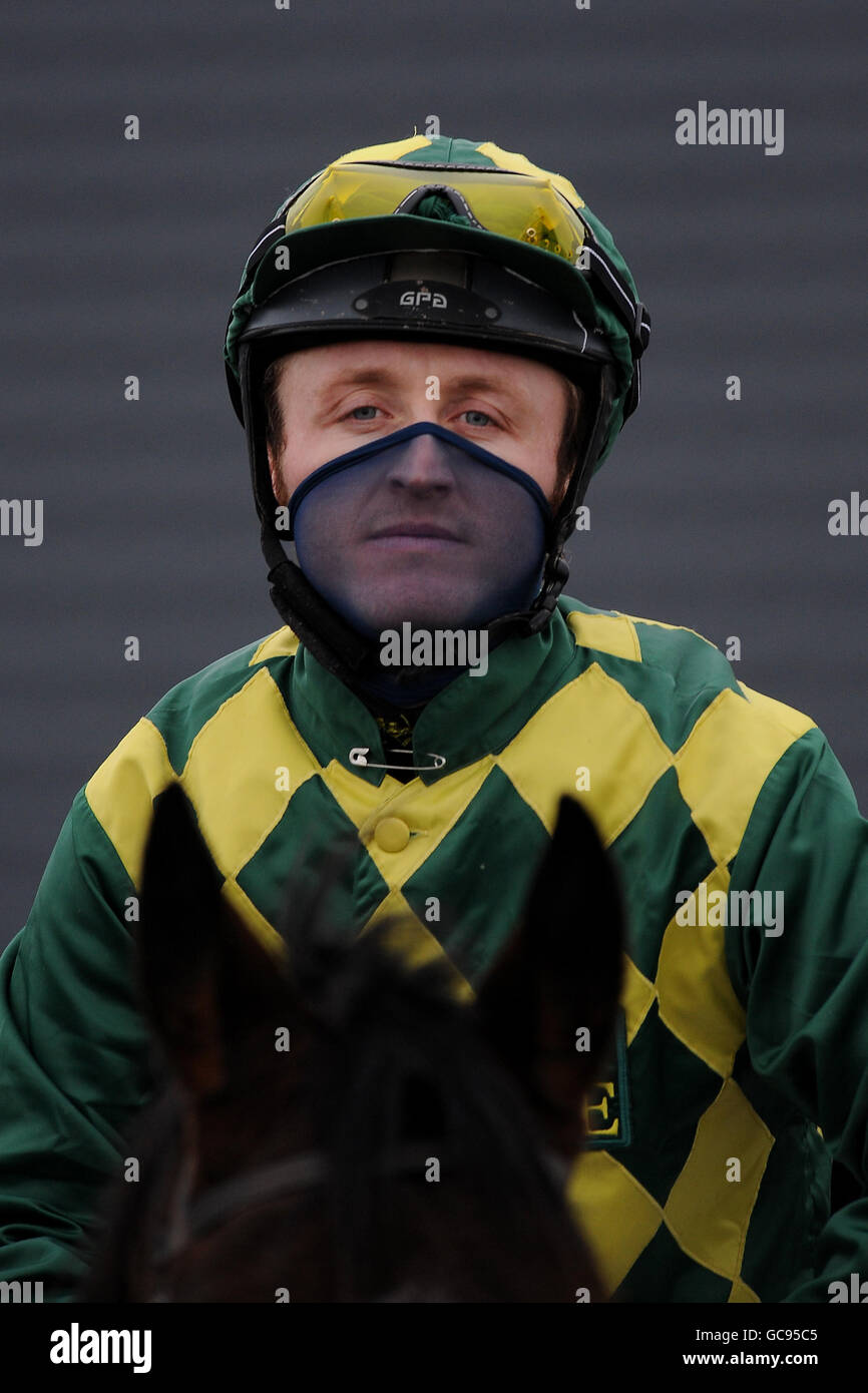 Horse Racing - Southwell Racecourse. Jockey Lee VIckers Stock Photo - Alamy