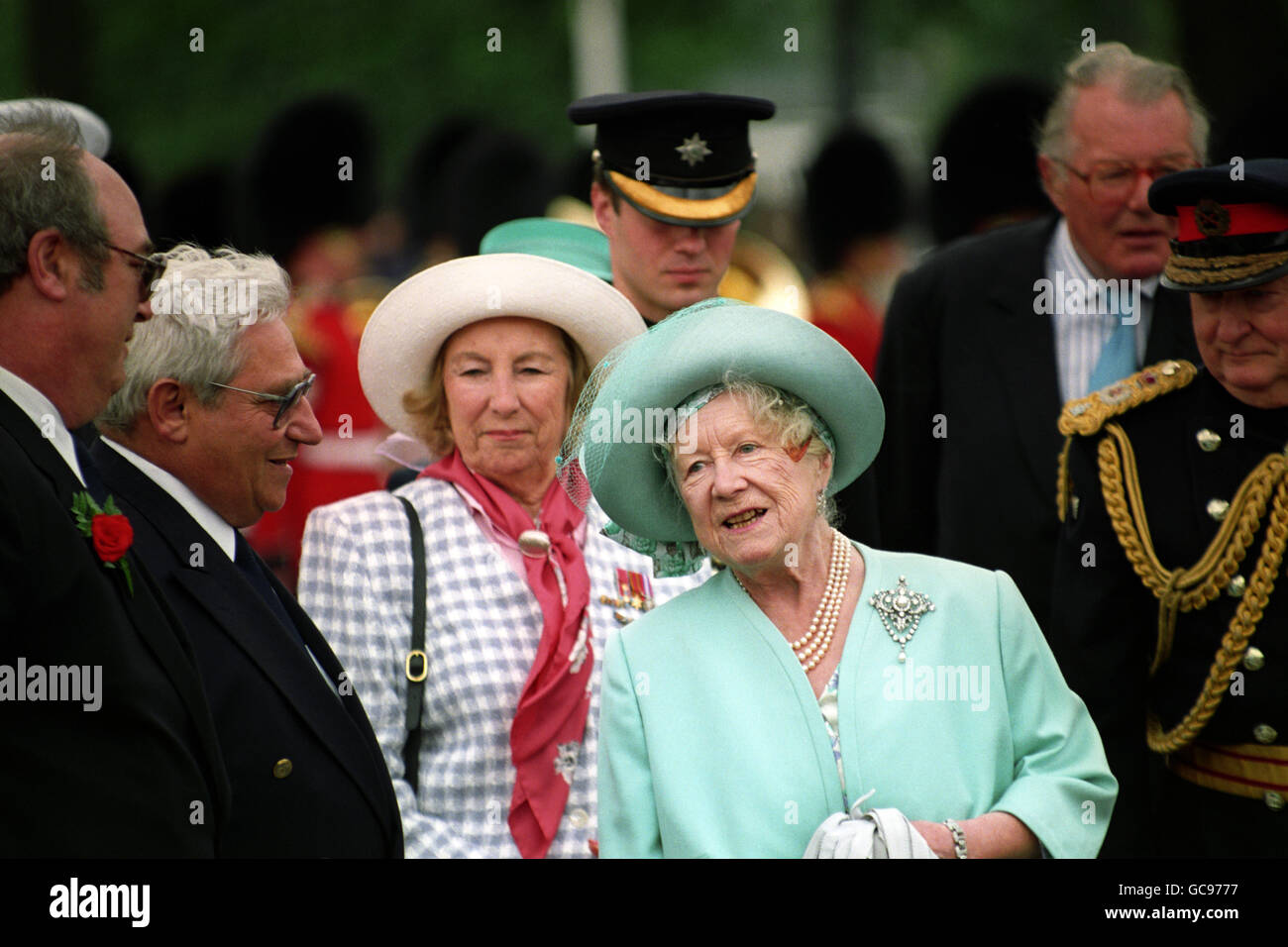 QUEEN MOTHER AND DAME VERA LYNN Stock Photo - Alamy