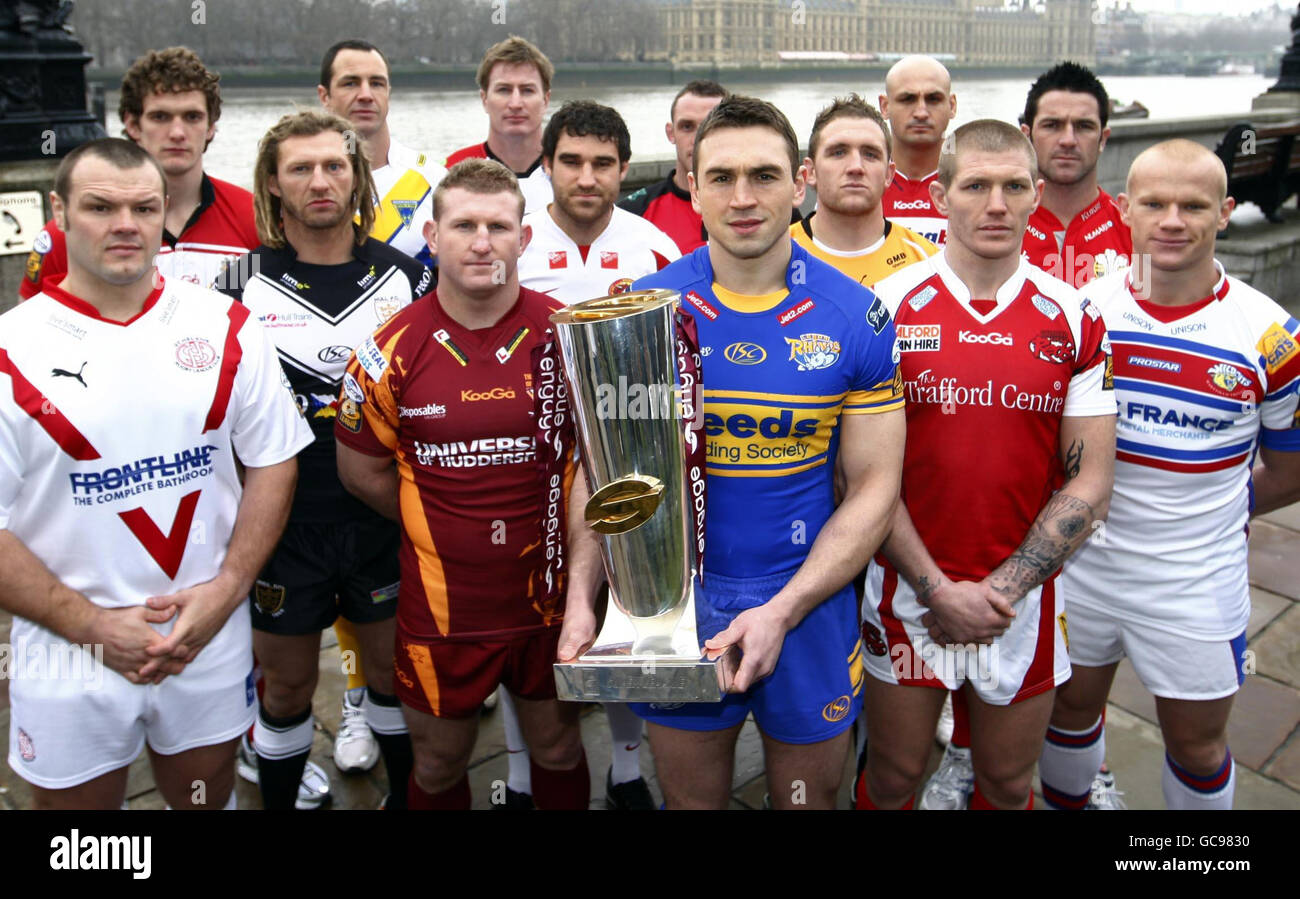 Leeds Rhinos captain Kevin Sinfield (centre) with the thirteen Super ...