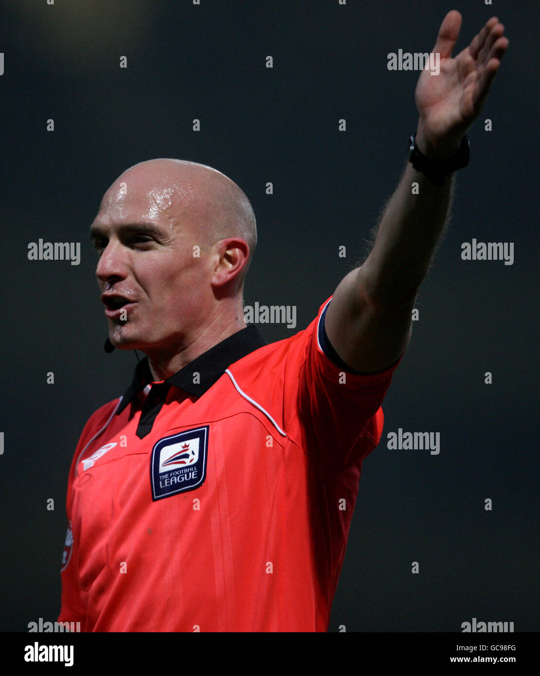 Referee steve rushton hi-res stock photography and images - Alamy