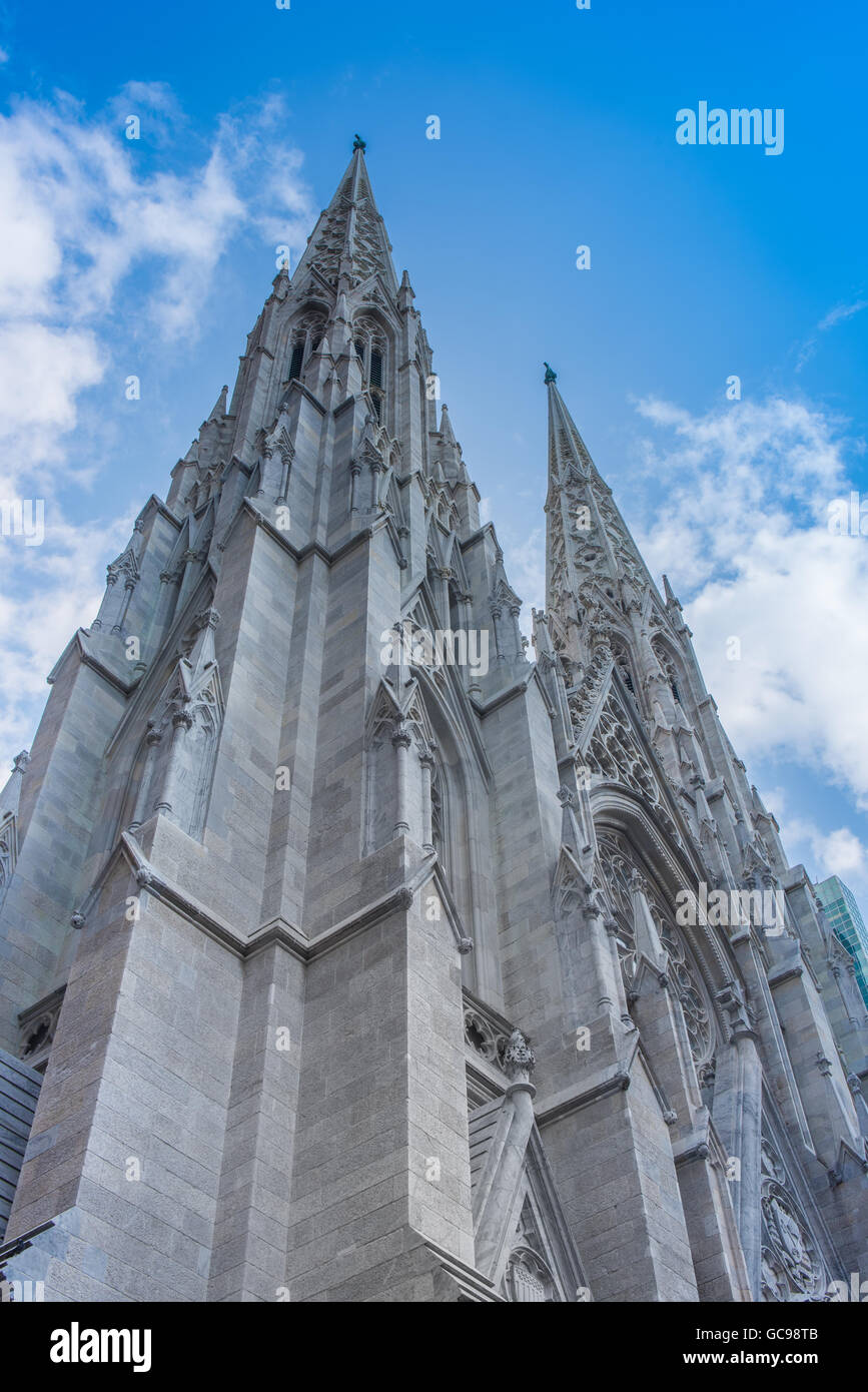 Gotham Cathedral Entdecken Sie Das Kölner Dom: Ein Architekturwunder