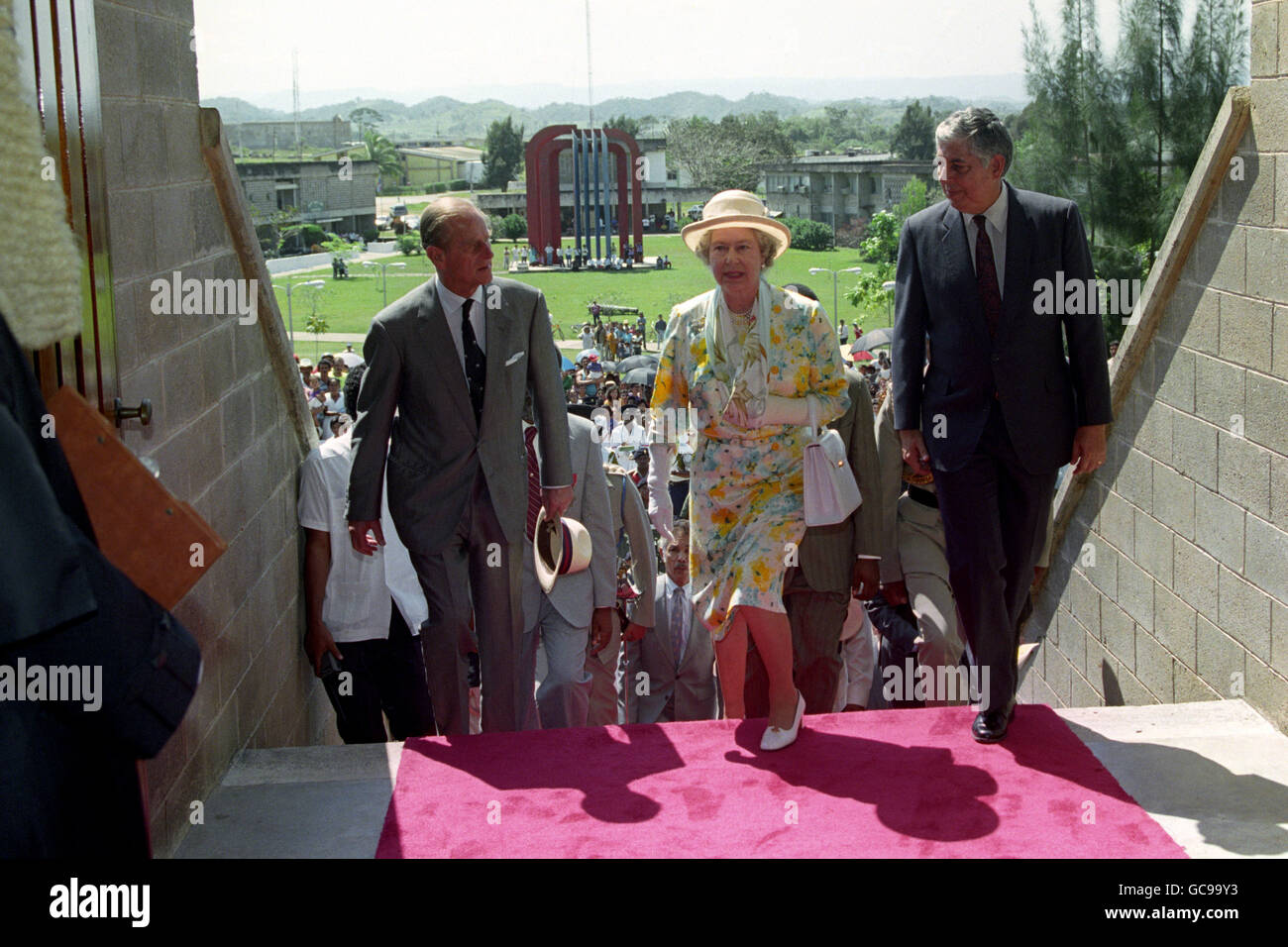 Queen Elizabeth II and the Duke of Edinburgh and Manuel Esquivel, Prime ...