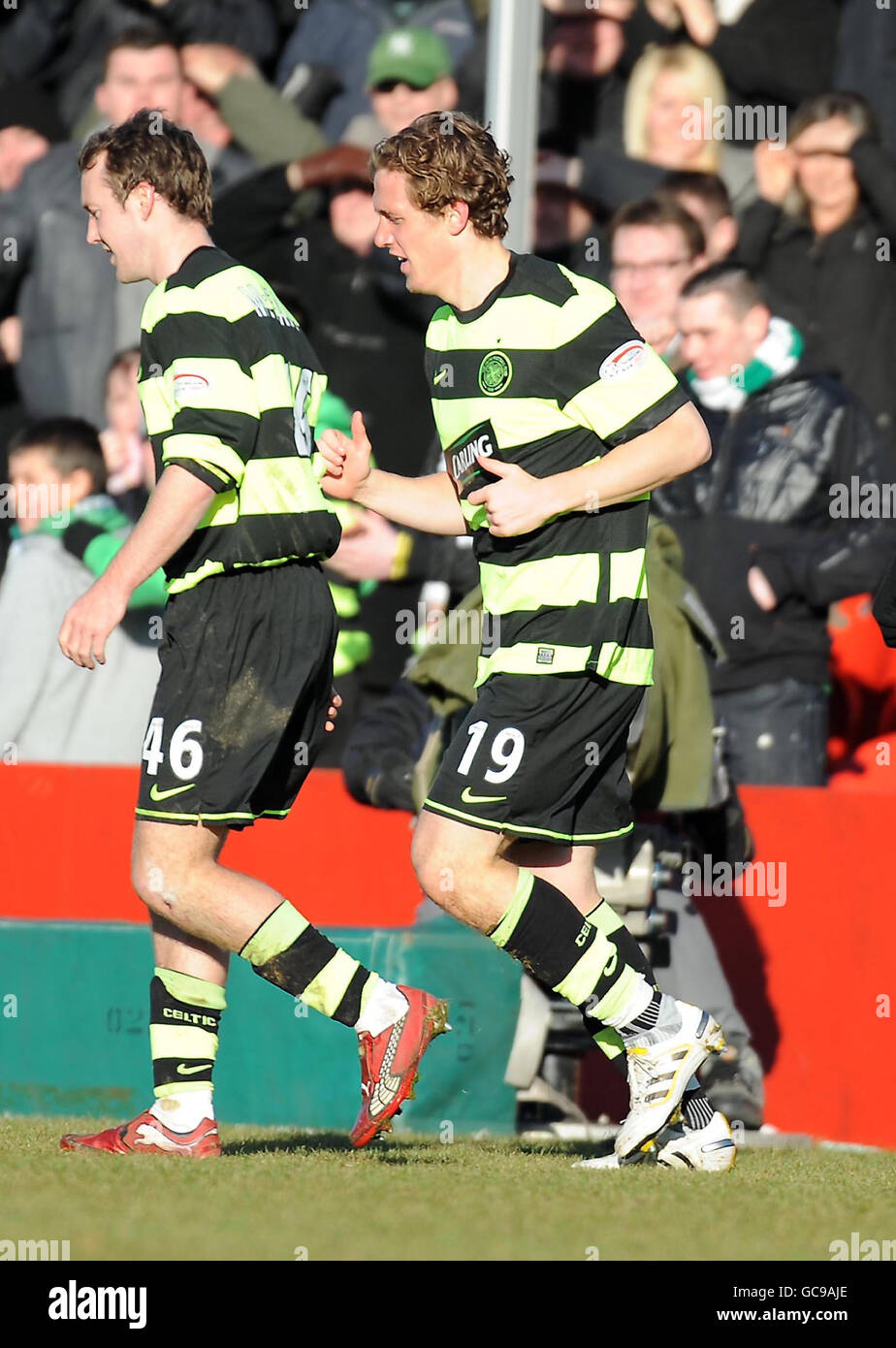 Celtic's Morten Rasmussen (right) celebrates scoring with his teammates ...