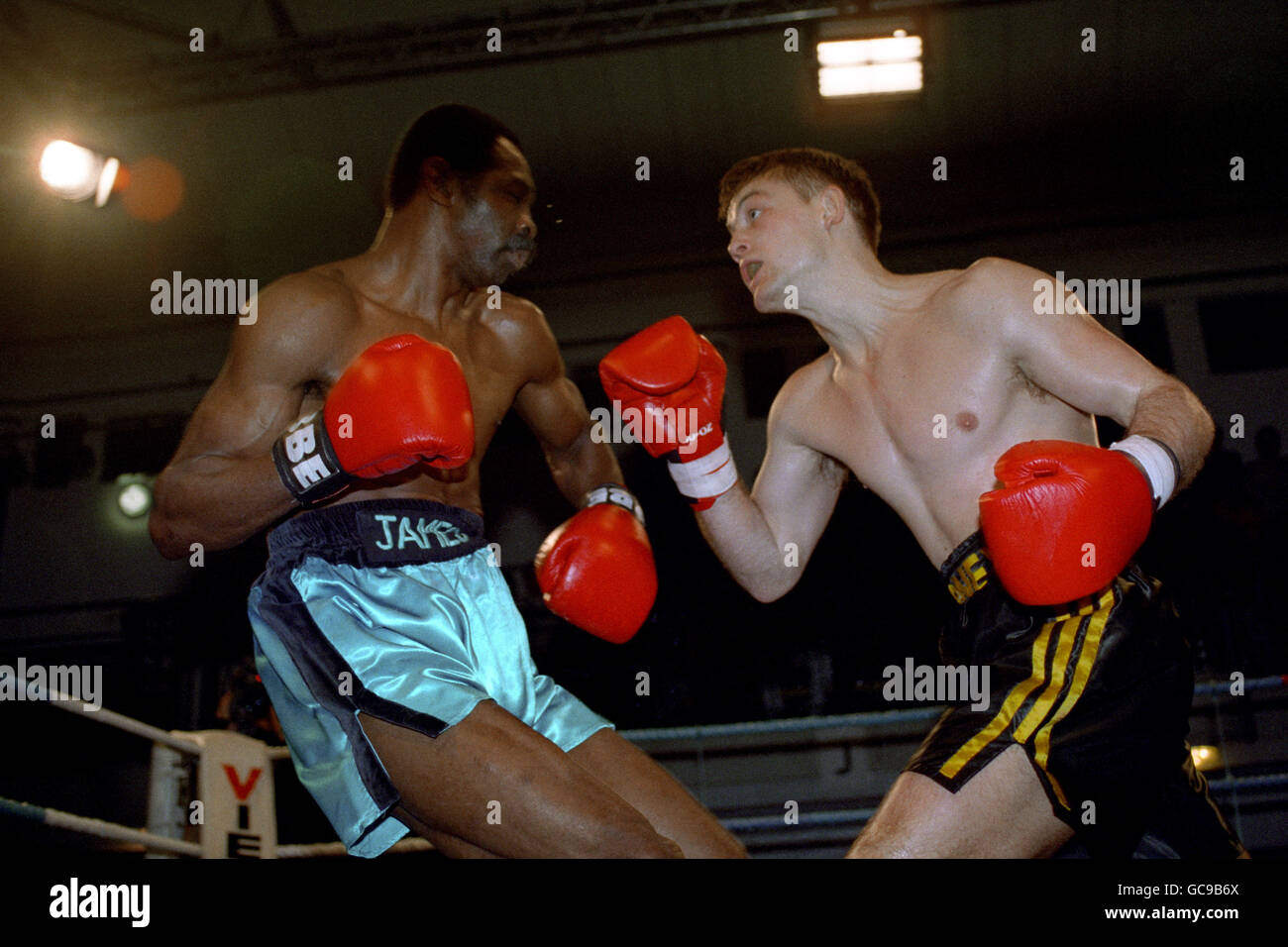 BRITISH SUPER-MIDDLEWEIGHT CHAMPION JAMES COOK FROM PECKHAM, [L] IN ...