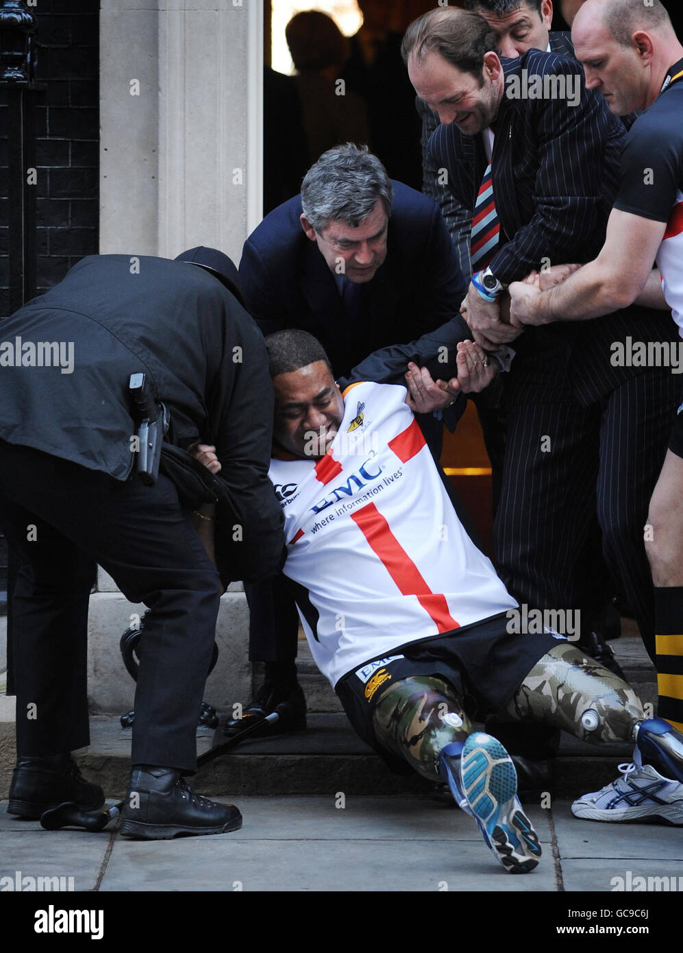 Prime Minister Gordon Brown and rugby player Lawrence Dallaglio(right ...