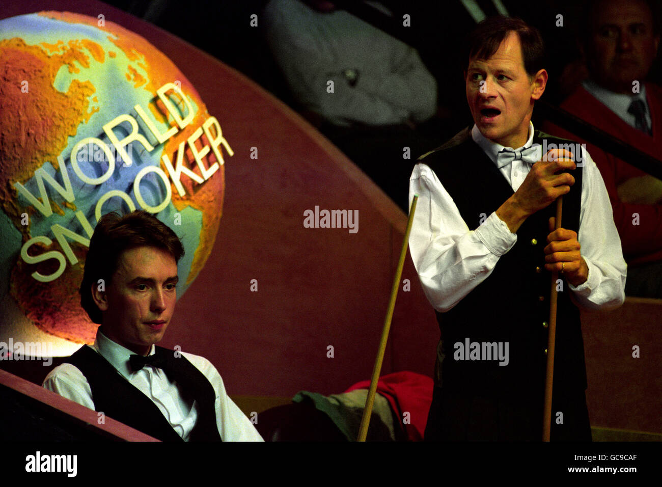 FORMER WORLD CHAMPION ALEX HIGGINS SHOUTS TO THE CROWD DURING HIS FIRST ...