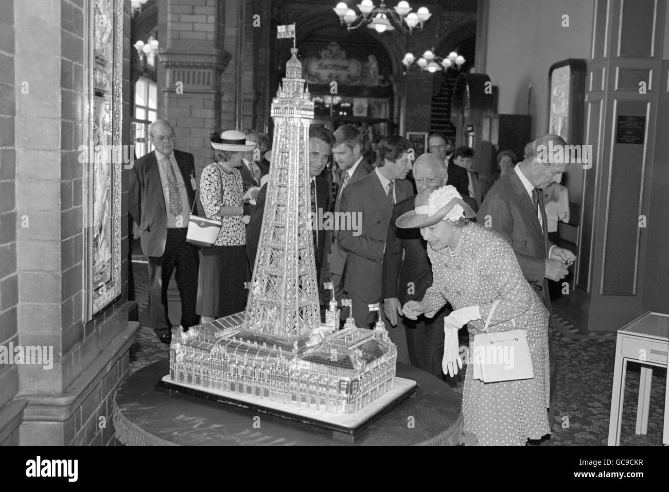 THE QUEEN TAKES A CLOSE LOOK AT A MODEL OF BLACKPOOL TOWER AS SHE ...