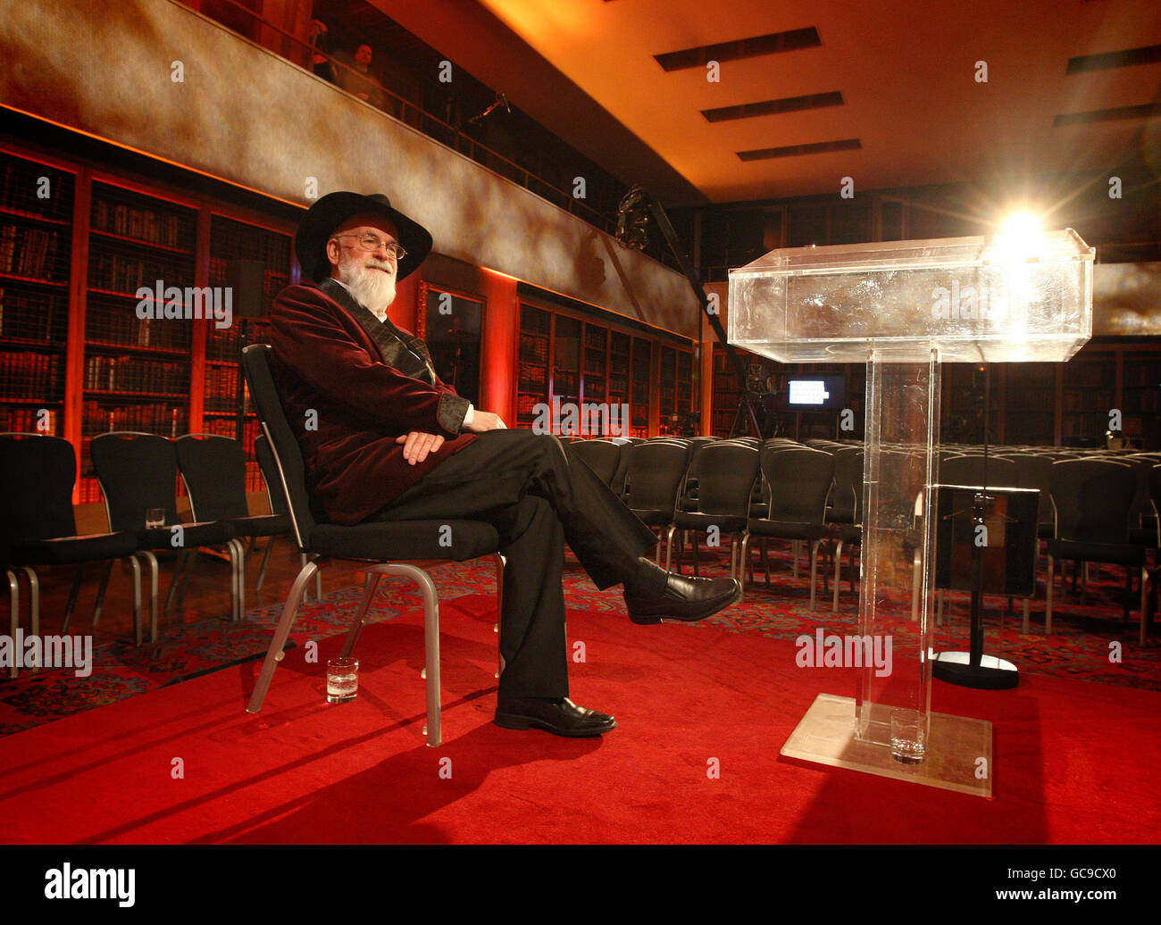 Terry pratchett death hi-res stock photography and images - Alamy
