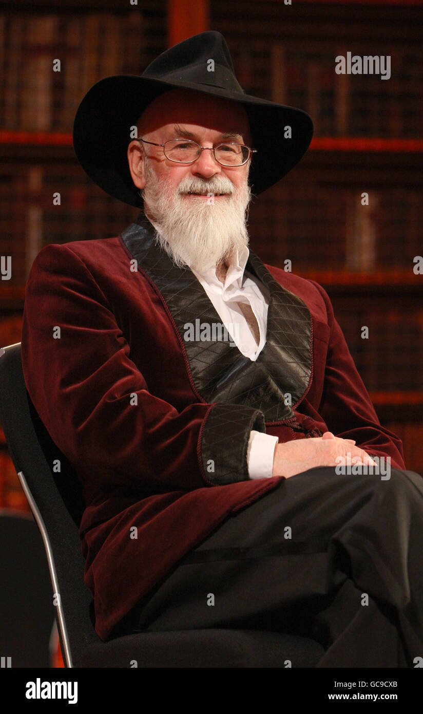 Terry pratchett death hi-res stock photography and images - Alamy