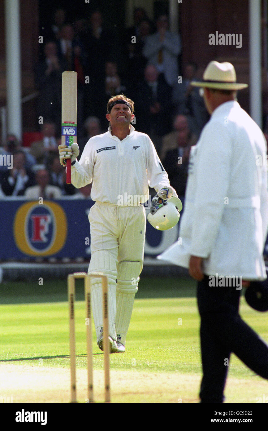 NEW ZEALAND BATSMAN MARTIN CROWE ENJOYS THE ECTASY OF COMPLETING HIS ...
