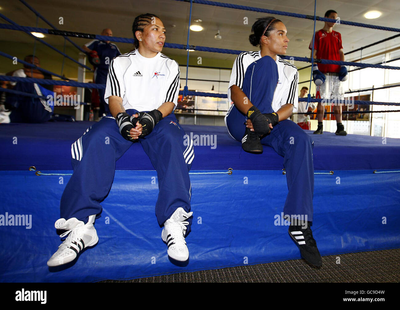 Olympic boxing hopefulls hannah beharry left hi-res stock photography ...