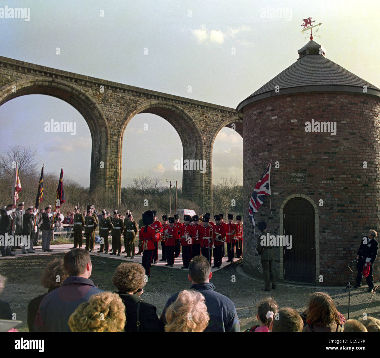 COLONEL BOB STEWART UNVEILS A ME Stock Photo - Alamy