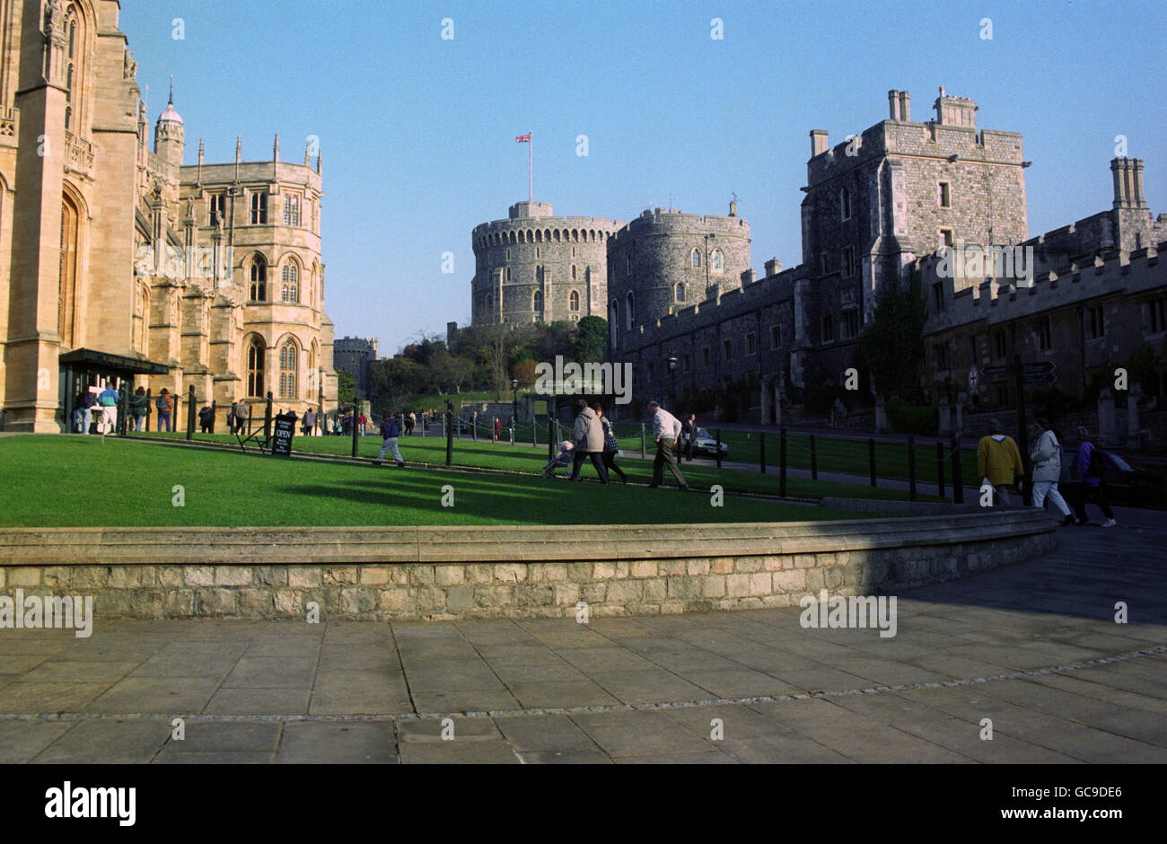 Windsor castle building work hi-res stock photography and images - Alamy