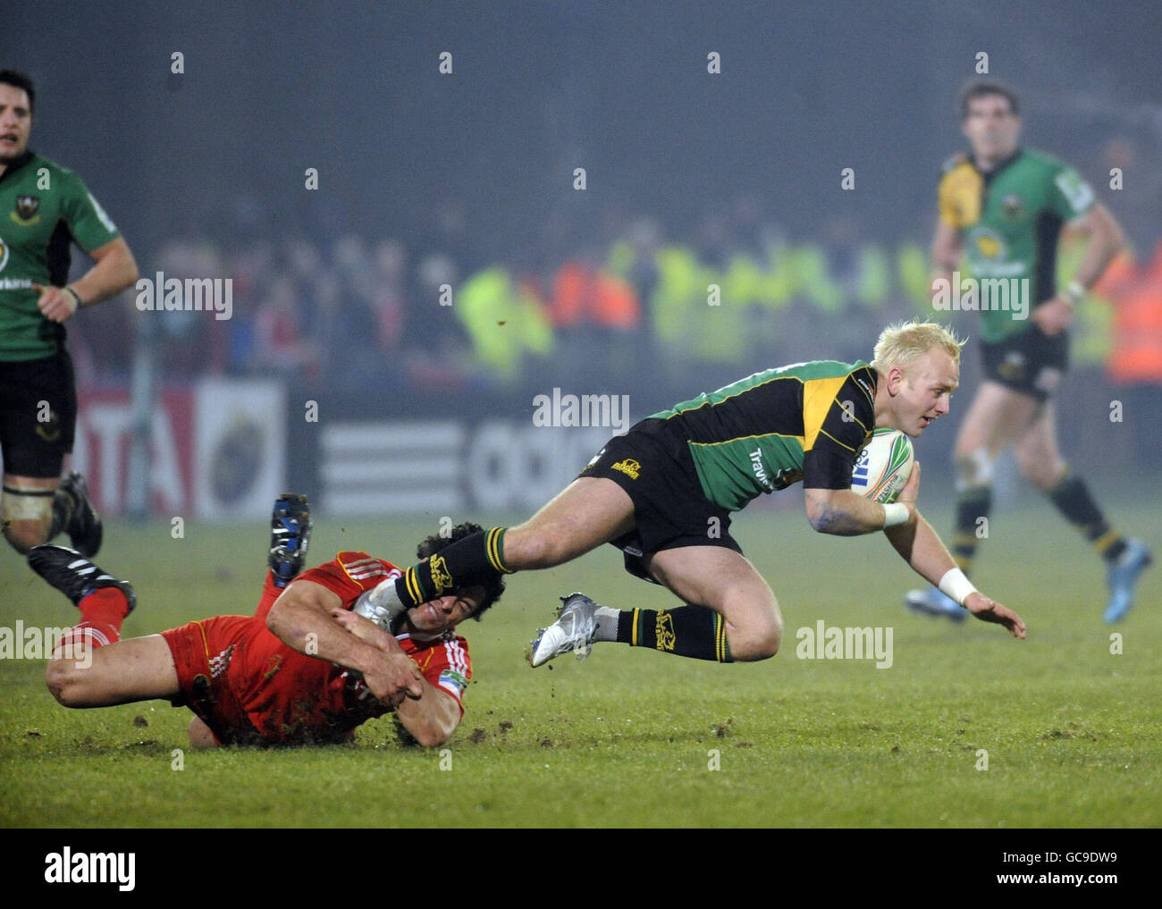 Rugbyu munster full length tackling mangrr hi-res stock photography and ...
